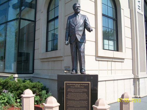 Harold Washington Cultural Center in Bronzeville | Bronzeville & Hyde ...
